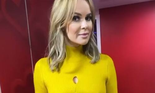 'BGT'-jurylid Amanda Holden kijkt met deze prachtige bikinifoto uit ...
