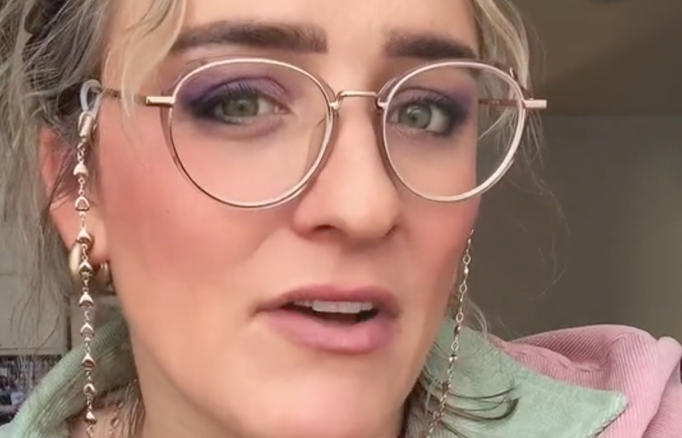 Moeder geeft aan: “Ik zou voor mijn dochter van 13 een vibrator kopen. Het is cruciaal om open ...