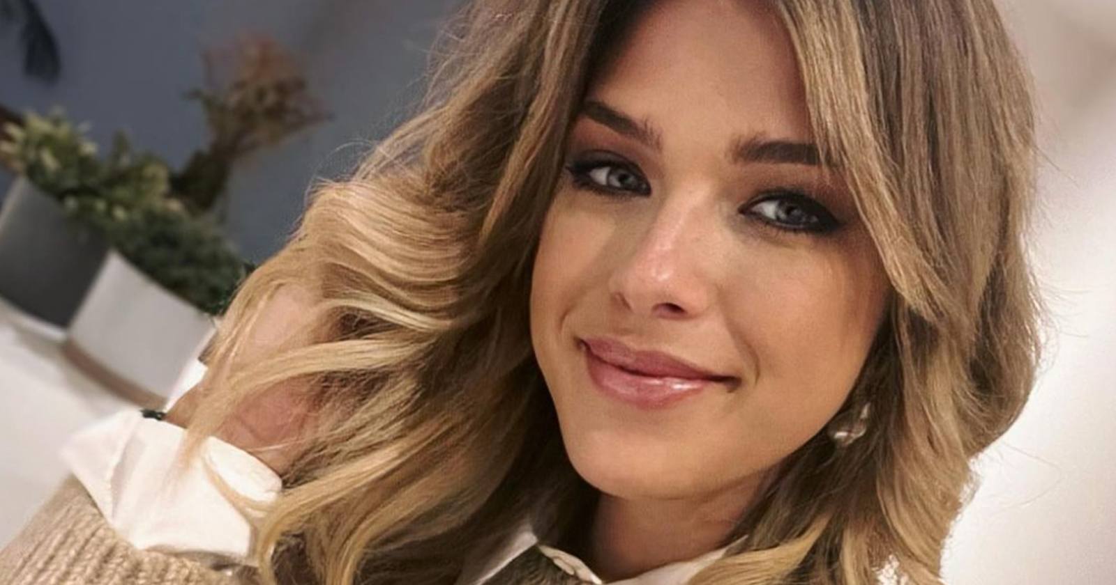 ‘K2 zoekt K3’-finaliste Amy Courtens poseert in zomerse outfit ...