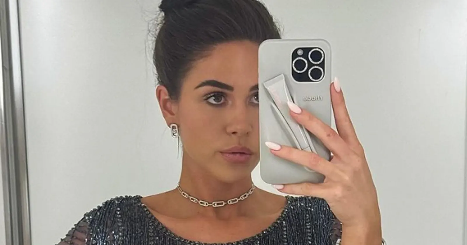 Sarah Puttemans verbaast fans met zomerse outfit: "WOW!" (foto's) - Zita