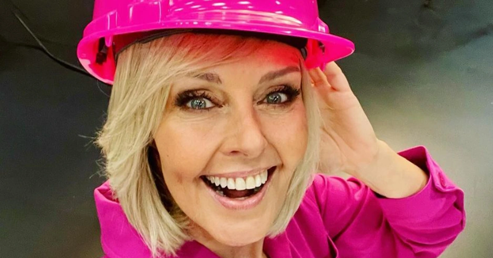 Rani De Coninck verbaast fans met paarse jurk: "Een stralende vrouw ...