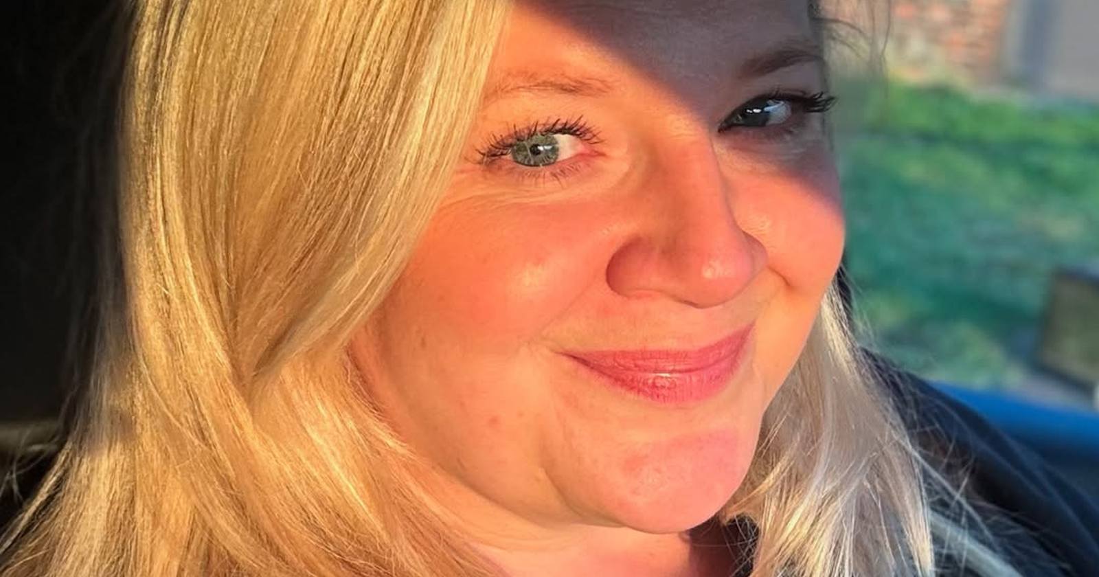 'Thuis'-actrice Evelien Van Hamme viert verjaardag in zomers kleedje ...