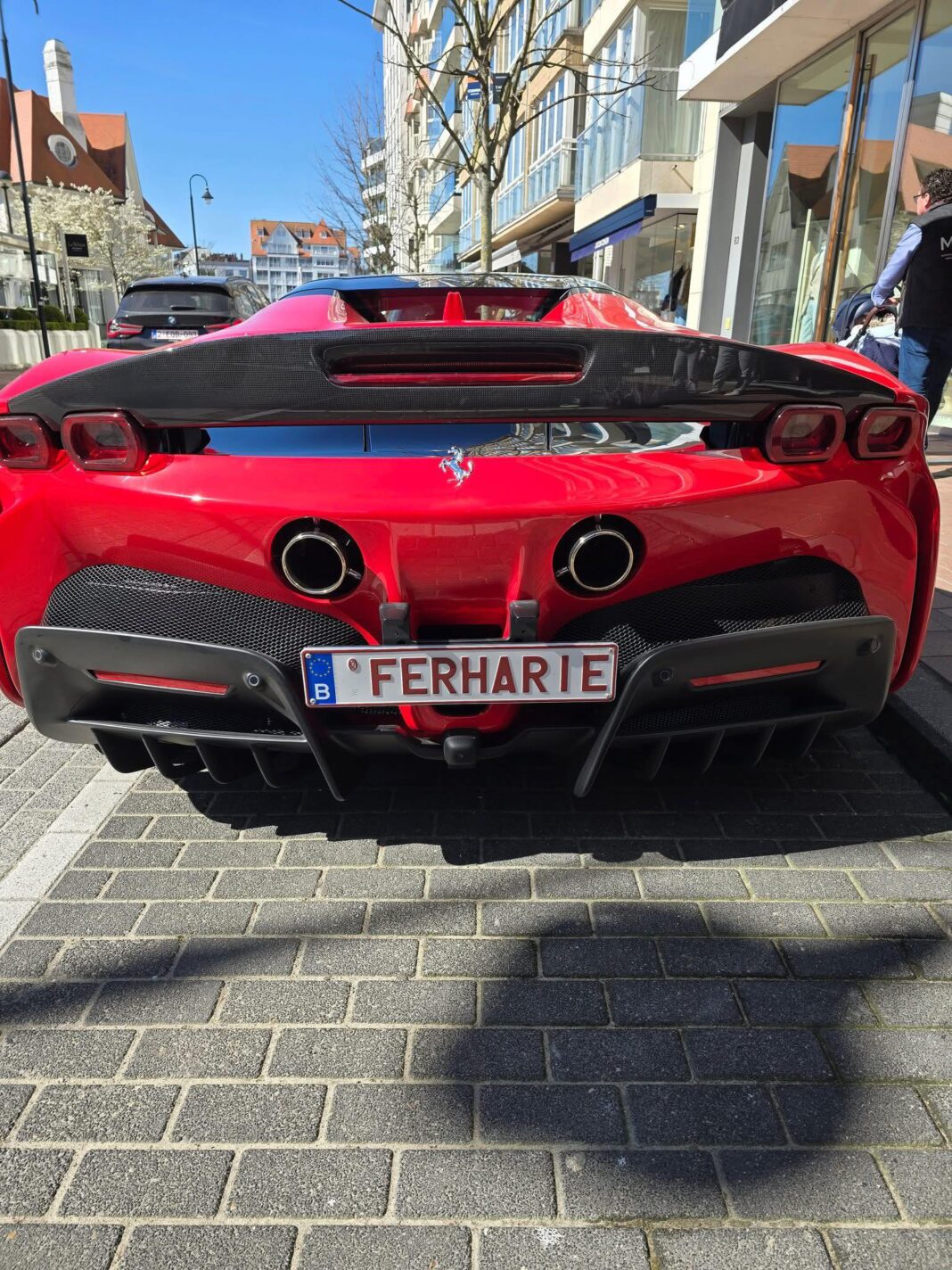 Gepersonaliseerde nummerplaat van Ferrari zorgt voor hilariteit: "Hoe ...