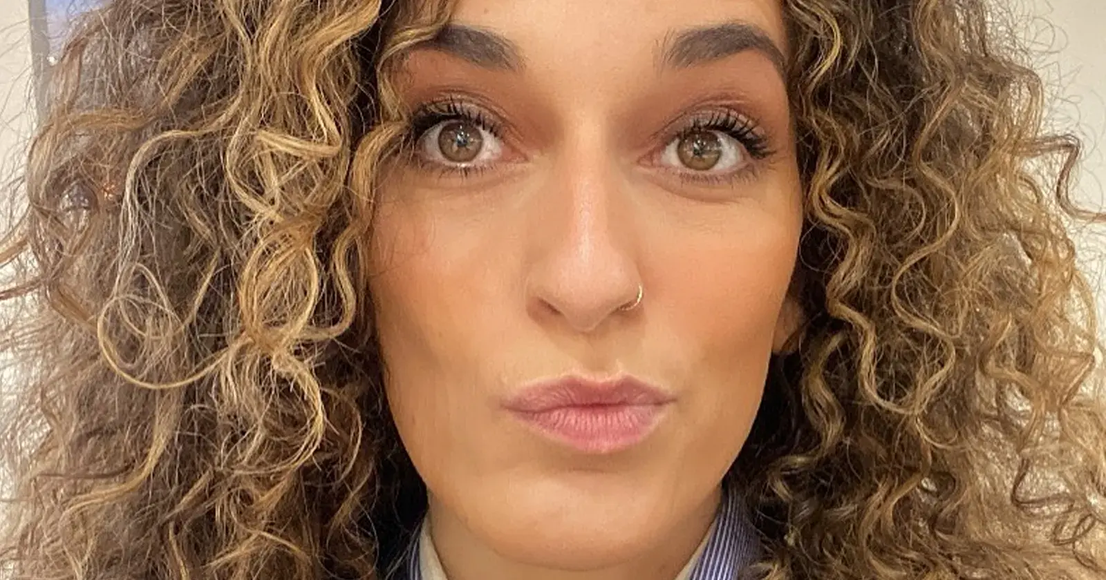 'Dertigers'-actrice Idalie Samad verbaast fans met bikinifoto's ...