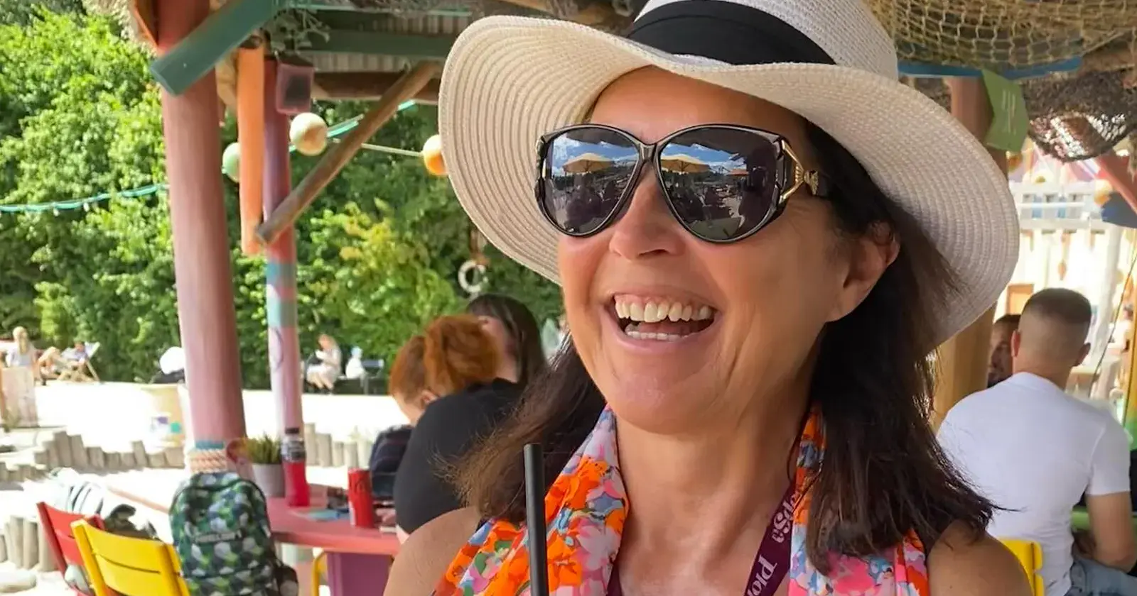 Wendy Van Wanten geniet in het zwembad van de zomer: "Mooie foto!" - Zita