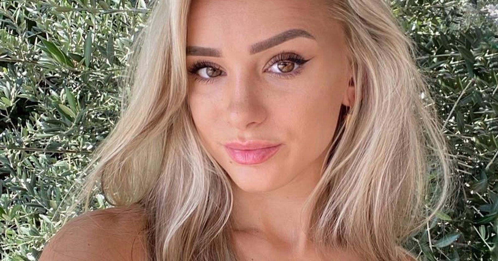 Dochter van Wesley Sonck poseert in doorschijnende jurk: "Wat een ...